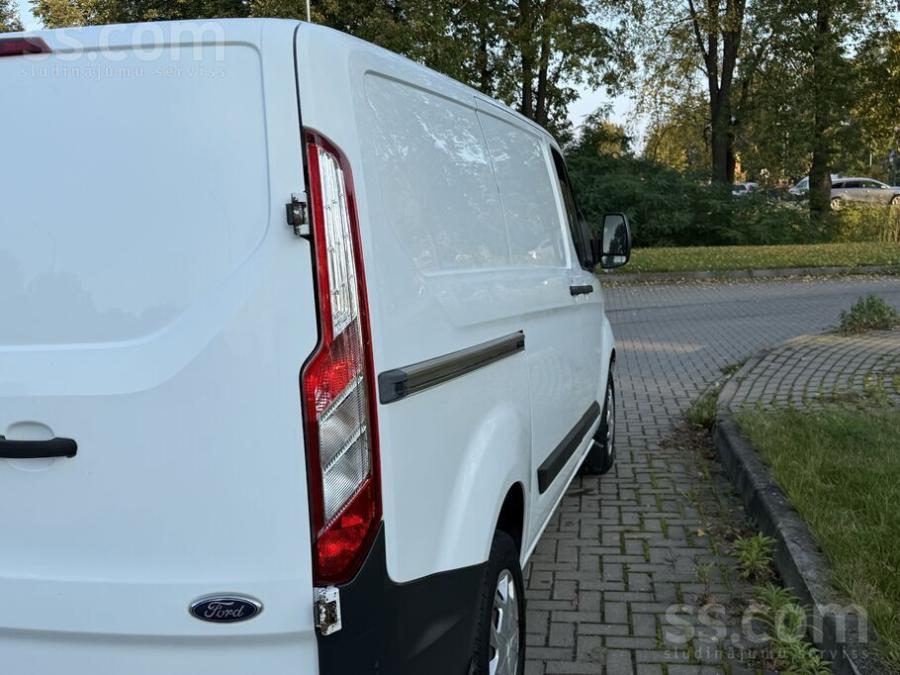 White Ford Transit 2016 in Jelgava, with an engine capacity of 2.20 L and mileage of 227 thousand km for 6900 €, photo 10 on AUTOMOTO.COM.LV