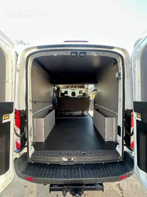 White Ford Transit 2017 in Riga, with an engine capacity of 2.00 L and mileage of 324 thousand km for 12900 €, photo 7 on AUTOMOTO.COM.LV