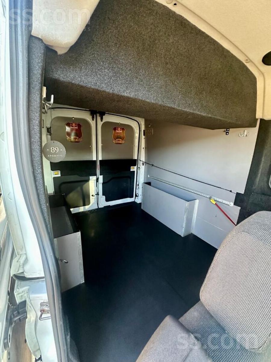 White Ford Transit 2017 in Riga, with an engine capacity of 2.00 L and mileage of 324 thousand km for 12900 €, photo 9 on AUTOMOTO.COM.LV