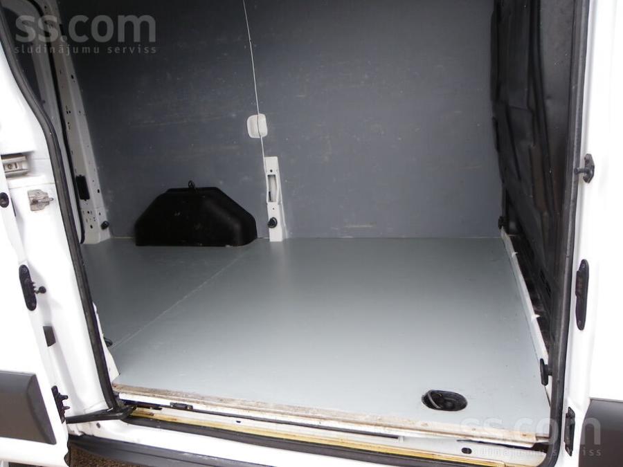 White Ford Transit 2017 in Valka, with an engine capacity of 2.00 L and mileage of 143 thousand km for 8600 €, photo 15 on AUTOMOTO.COM.LV