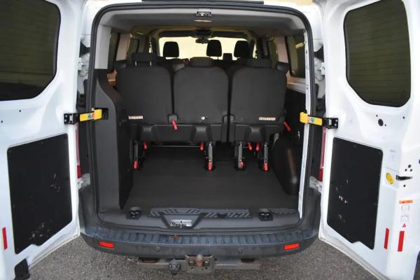 White Ford Transit 2017 in Talsi, with an engine capacity of 2.00 L and mileage of 144 thousand km for 15500 €, photo 9 on AUTOMOTO.COM.LV