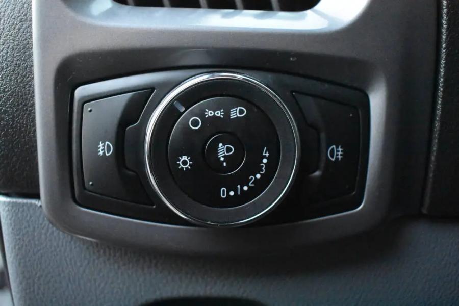 Balts Ford Transit 2017 Talsi, ar dzinēja tilpumu 2.00 L un nobraukumu 144 tūkst. km par 15500 €, foto 12 vietnē AUTOMOTO.COM.LV
