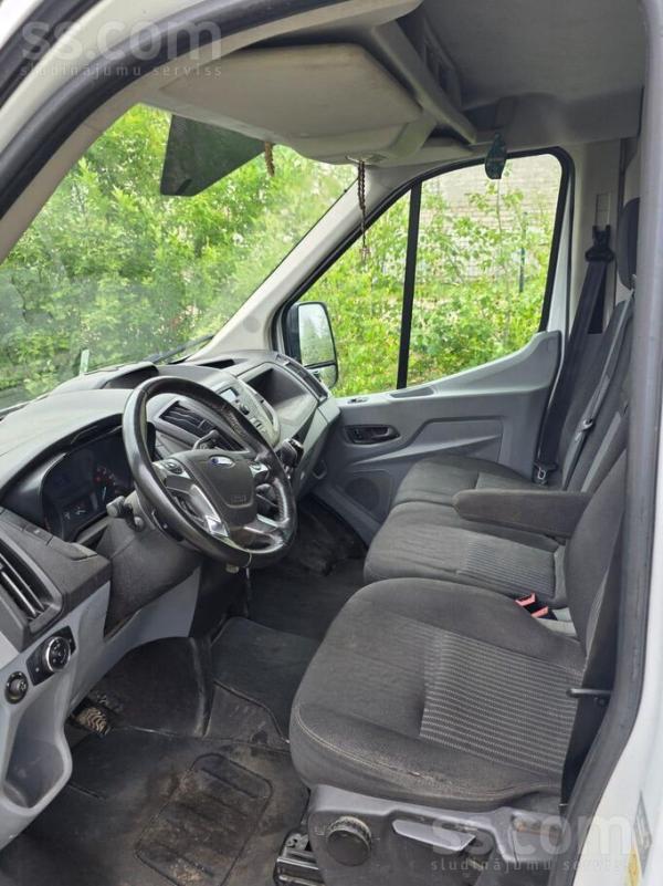 White Ford Transit 2017 in Riga, with an engine capacity of 2.00 L and mileage of 189 thousand km for 8900 €, photo 5 on AUTOMOTO.COM.LV