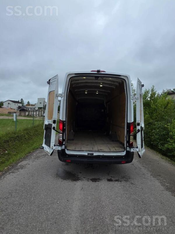 White Ford Transit 2017 in Riga, with an engine capacity of 2.00 L and mileage of 189 thousand km for 8900 €, photo 7 on AUTOMOTO.COM.LV