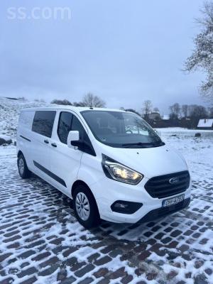 White Ford Transit 2018 in Riga, with an engine capacity of 2.00 L and mileage of 229 thousand km for 12800 €, photo 4 on AUTOMOTO.COM.LV