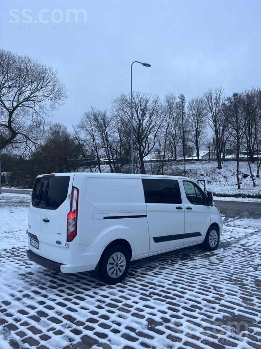White Ford Transit 2018 in Riga, with an engine capacity of 2.00 L and mileage of 229 thousand km for 12800 €, photo 5 on AUTOMOTO.COM.LV