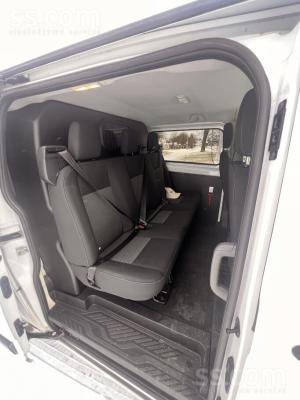 White Ford Transit 2018 in Riga, with an engine capacity of 2.00 L and mileage of 229 thousand km for 12800 €, photo 9 on AUTOMOTO.COM.LV