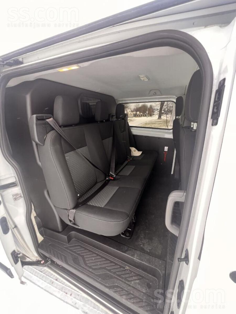 White Ford Transit 2018 in Riga, with an engine capacity of 2.00 L and mileage of 229 thousand km for 12800 €, photo 9 on AUTOMOTO.COM.LV