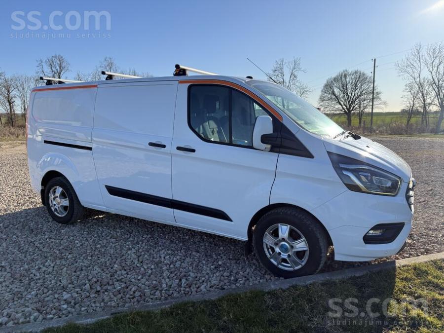 White Ford Transit 2018 in Dobele, with an engine capacity of 2.00 L and mileage of 256 thousand km for 9950 €, photo 3 on AUTOMOTO.COM.LV