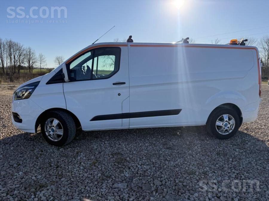 White Ford Transit 2018 in Dobele, with an engine capacity of 2.00 L and mileage of 256 thousand km for 9950 €, photo 7 on AUTOMOTO.COM.LV