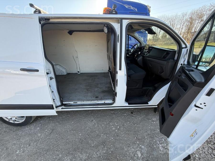 White Ford Transit 2018 in Dobele, with an engine capacity of 2.00 L and mileage of 256 thousand km for 9950 €, photo 10 on AUTOMOTO.COM.LV