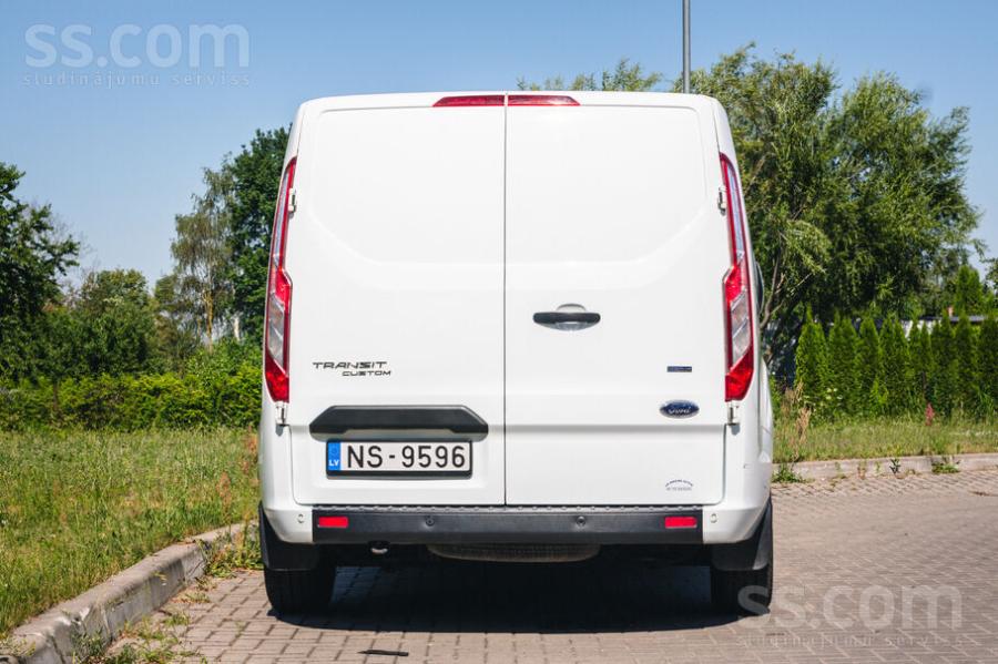 White Ford Transit 2018 in Riga, with an engine capacity of 2.00 L and mileage of 290 thousand km for 8700 €, photo 5 on AUTOMOTO.COM.LV
