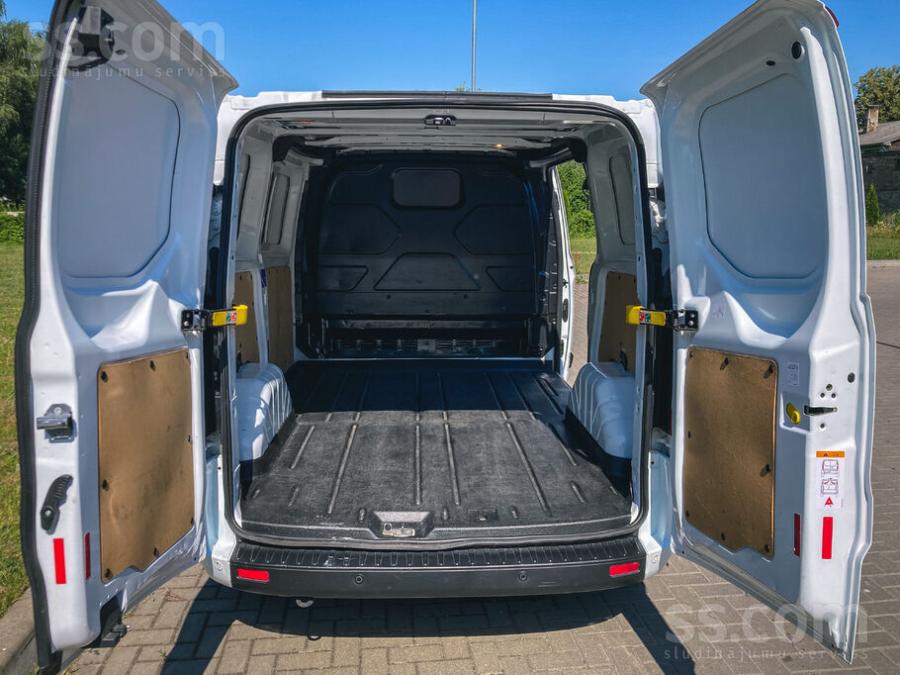 White Ford Transit 2018 in Riga, with an engine capacity of 2.00 L and mileage of 290 thousand km for 8700 €, photo 6 on AUTOMOTO.COM.LV