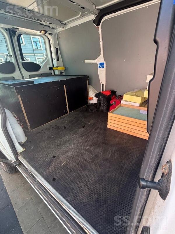 White Ford Transit 2018 in Riga, with an engine capacity of 2.00 L and mileage of 227 thousand km for 6500 €, photo 8 on AUTOMOTO.COM.LV