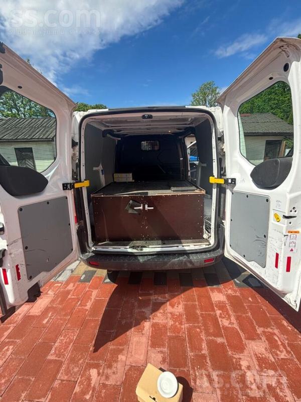 White Ford Transit 2018 in Riga, with an engine capacity of 2.00 L and mileage of 227 thousand km for 6500 €, photo 9 on AUTOMOTO.COM.LV