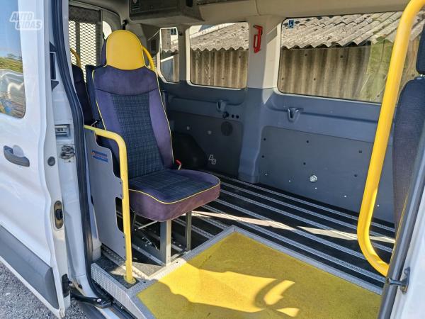 White Ford Transit 2018 in Siauliai, with an engine capacity of 2.00 L and mileage of 379 thousand km for 3950 €, photo 7 on AUTOMOTO.COM.LV
