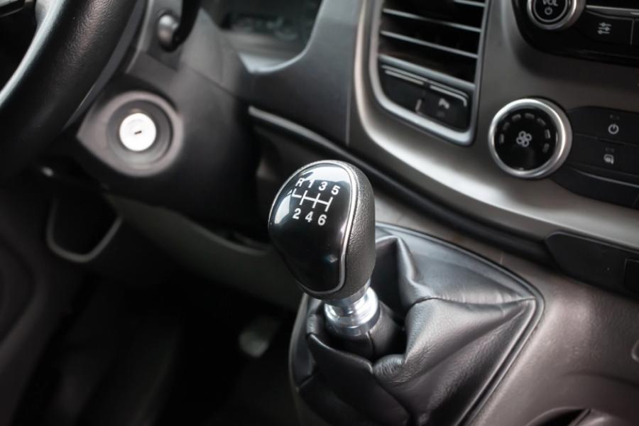 Balts Ford Transit 2018 Rīga, ar dzinēja tilpumu 2.00 L un nobraukumu 192 tūkst. km par 12790 €, foto 5 vietnē AUTOMOTO.COM.LV