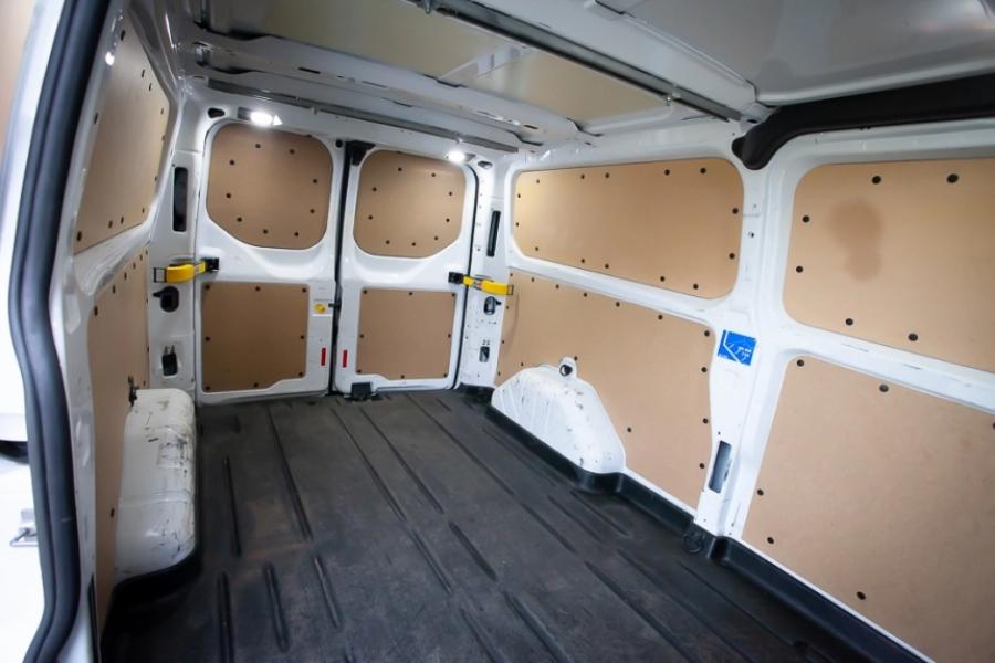 Balts Ford Transit 2018 Rīga, ar dzinēja tilpumu 2.00 L un nobraukumu 192 tūkst. km par 12790 €, foto 31 vietnē AUTOMOTO.COM.LV