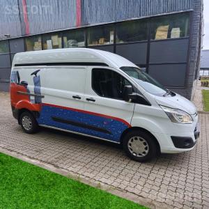White Ford Transit 2018 in Riga, with an engine capacity of 2.00 L and mileage of 250 thousand km for 9600 €, photo 3 on AUTOMOTO.COM.LV