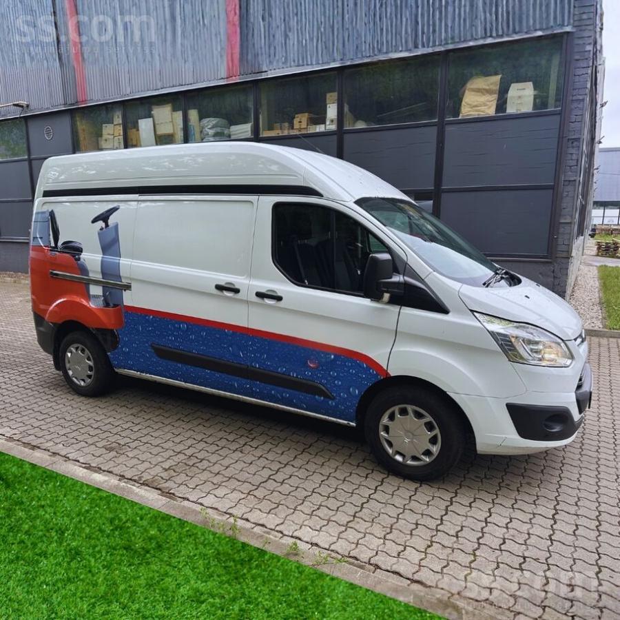 White Ford Transit 2018 in Riga, with an engine capacity of 2.00 L and mileage of 250 thousand km for 9600 €, photo 3 on AUTOMOTO.COM.LV