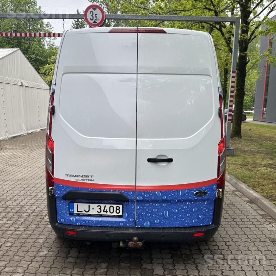 White Ford Transit 2018 in Riga, with an engine capacity of 2.00 L and mileage of 250 thousand km for 9600 €, photo 5 on AUTOMOTO.COM.LV
