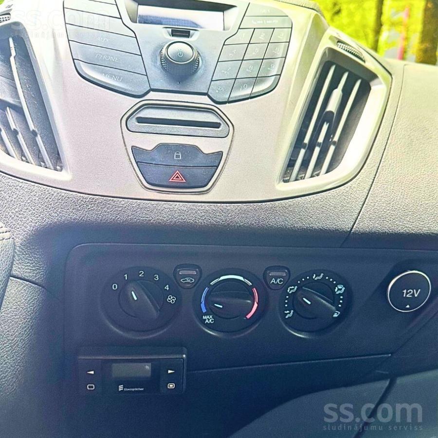 White Ford Transit 2018 in Riga, with an engine capacity of 2.00 L and mileage of 250 thousand km for 9600 €, photo 8 on AUTOMOTO.COM.LV