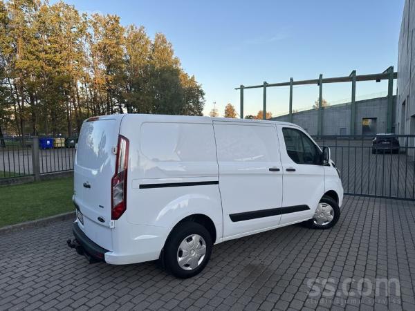 White Ford Transit 2018 in Jelgava, with an engine capacity of 2.00 L and mileage of 235 thousand km for 9850 €, photo 9 on AUTOMOTO.COM.LV