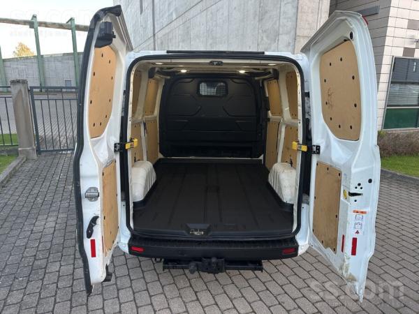 White Ford Transit 2018 in Jelgava, with an engine capacity of 2.00 L and mileage of 235 thousand km for 9850 €, photo 10 on AUTOMOTO.COM.LV