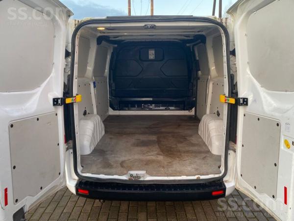 White Ford Transit 2019 in Kuldiga, with an engine capacity of 2.00 L and mileage of 75 thousand km for 14500 €, photo 5 on AUTOMOTO.COM.LV