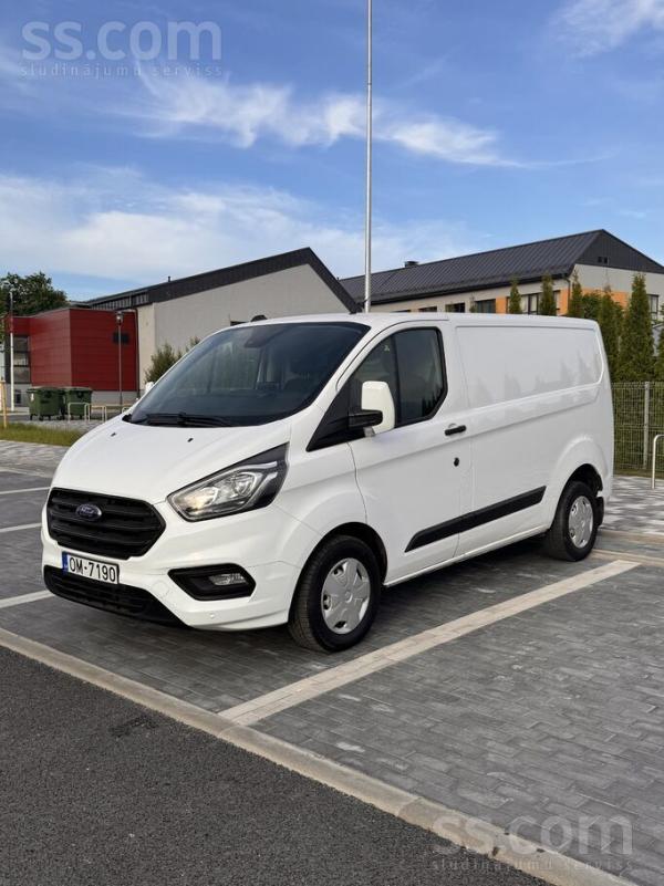 White Ford Transit 2019 in Jelgava, with an engine capacity of 2.00 L and mileage of 150 thousand km for 10850 €, photo 3 on AUTOMOTO.COM.LV