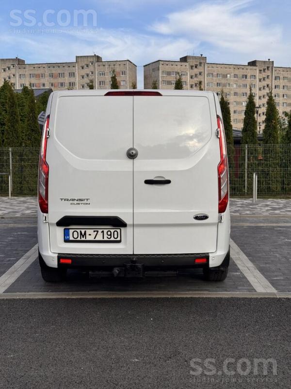 White Ford Transit 2019 in Jelgava, with an engine capacity of 2.00 L and mileage of 150 thousand km for 10850 €, photo 4 on AUTOMOTO.COM.LV