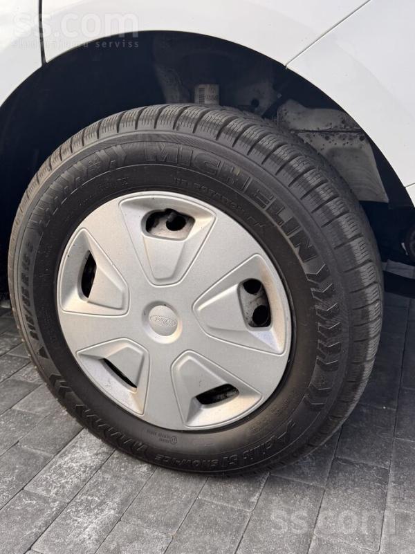 White Ford Transit 2019 in Jelgava, with an engine capacity of 2.00 L and mileage of 150 thousand km for 10850 €, photo 9 on AUTOMOTO.COM.LV