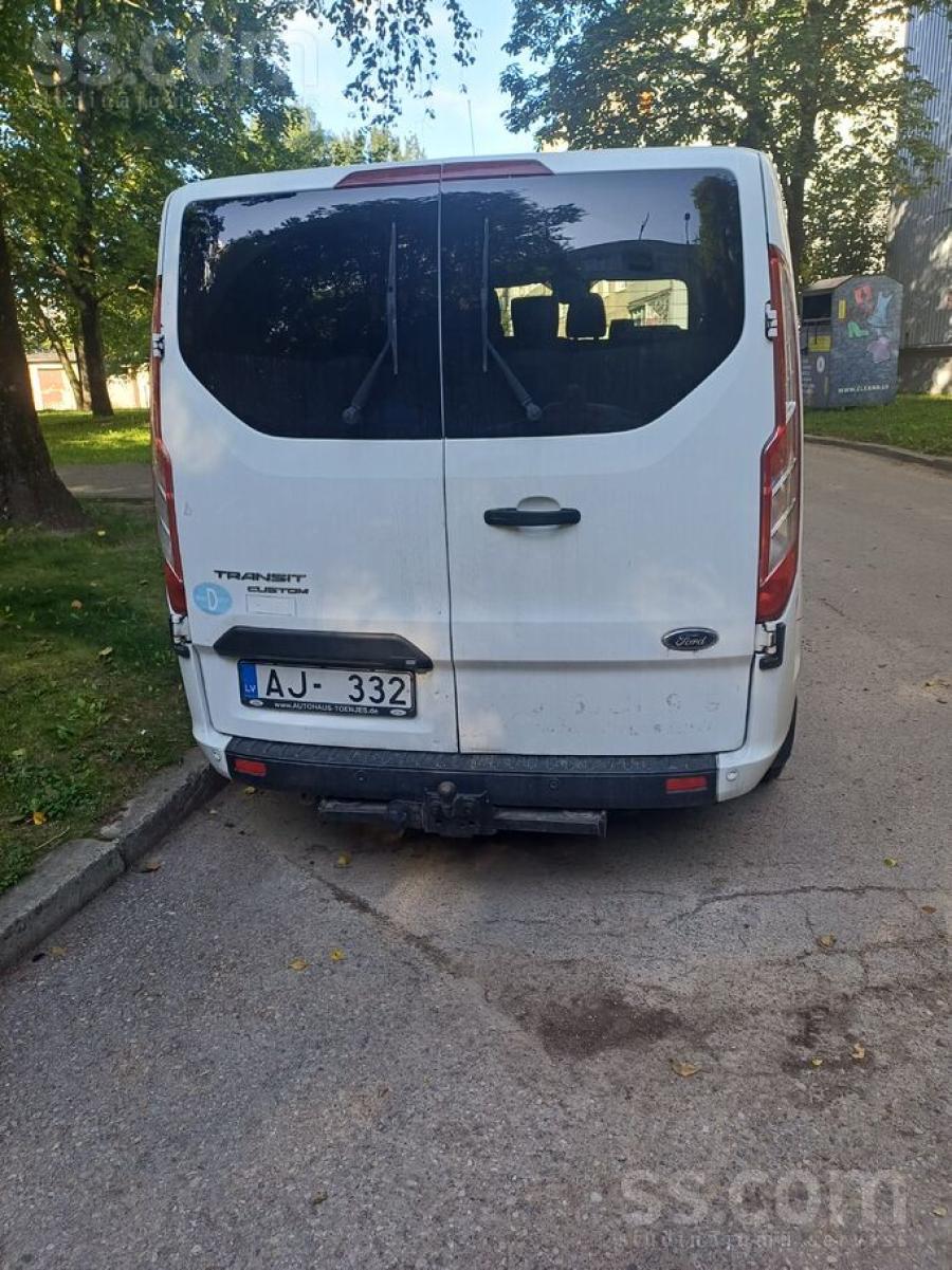 White Ford Transit 2019 in Riga, with an engine capacity of 2.00 L and mileage of 150 thousand km for 14500 €, photo 4 on AUTOMOTO.COM.LV