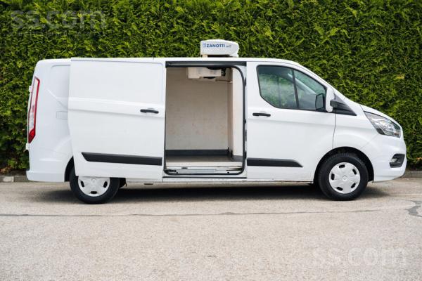White Ford Transit 2019 in Riga, with an engine capacity of 2.00 L and mileage of 245 thousand km for 9900 €, photo 5 on AUTOMOTO.COM.LV