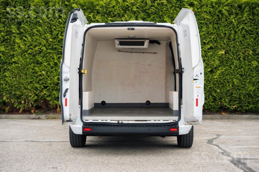 White Ford Transit 2019 in Riga, with an engine capacity of 2.00 L and mileage of 245 thousand km for 9900 €, photo 10 on AUTOMOTO.COM.LV