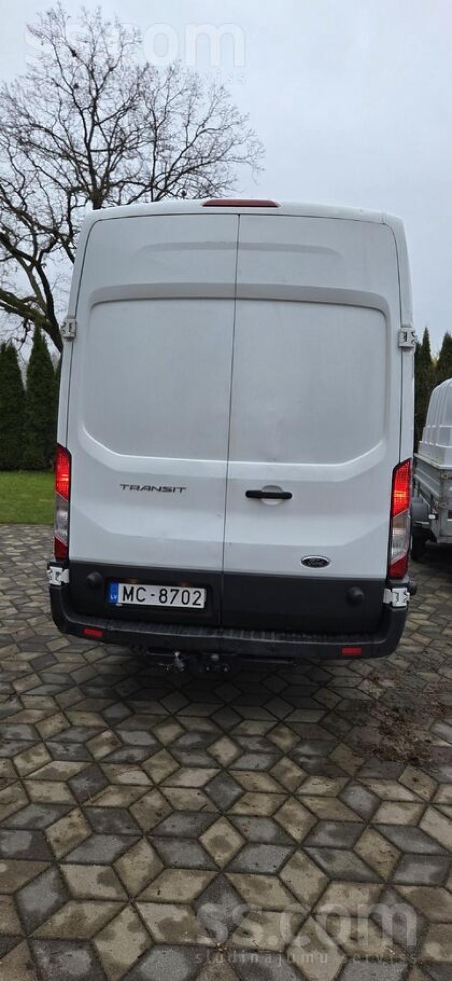 White Ford Transit 2019 in Riga, with an engine capacity of 2.00 L and mileage of 251 thousand km for 11875 €, photo 6 on AUTOMOTO.COM.LV