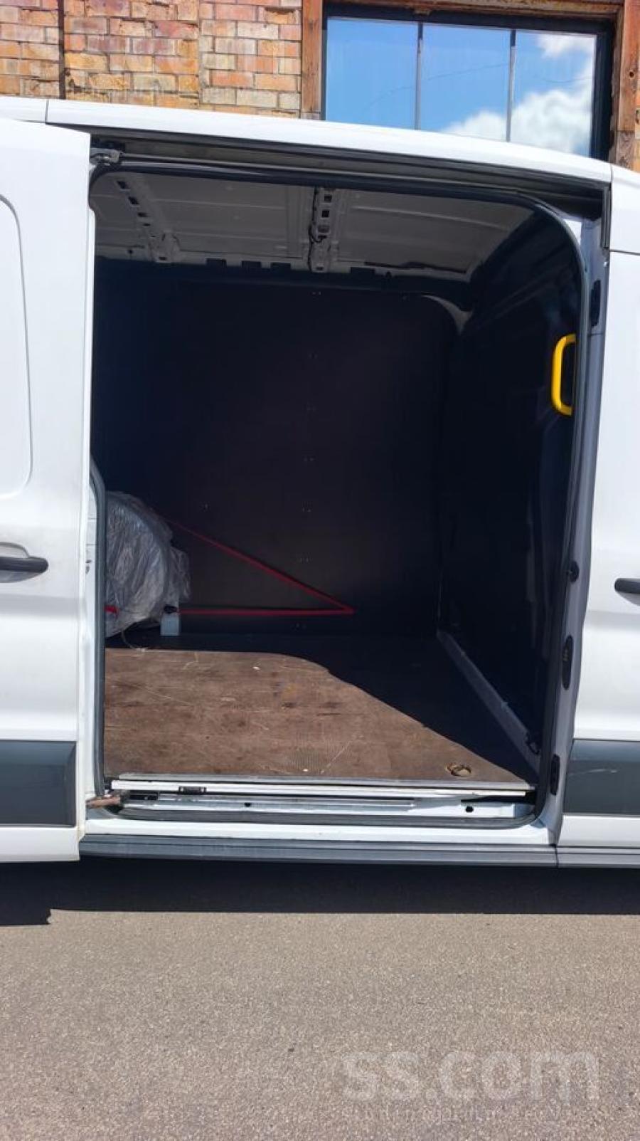 Balts Ford Transit 2019 Rīga, ar dzinēja tilpumu 2.00 L un nobraukumu 236 tūkst. km par 12100 €, foto 7 vietnē AUTOMOTO.COM.LV