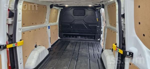 White Ford Transit 2022 in Bauska, with an engine capacity of 2.00 L and mileage of 162 thousand km for 10550 €, photo 3 on AUTOMOTO.COM.LV