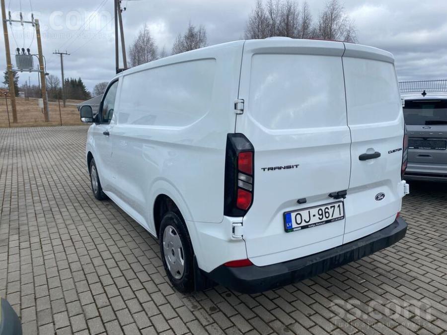 White Ford Transit 2024 in Kuldiga, with an engine capacity of 2.00 L and mileage of 61 thousand km for 24500 €, photo 5 on AUTOMOTO.COM.LV