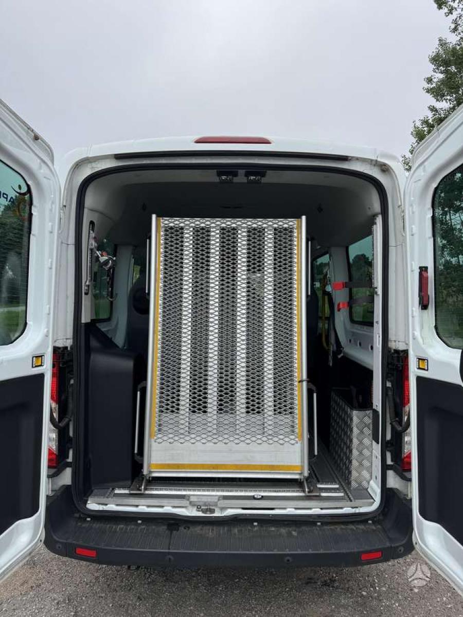 White Ford Transit 2016 in Taurage, with an engine capacity of 2.20 L and mileage of 237 thousand km for 8500 €, photo 8 on AUTOMOTO.COM.LV