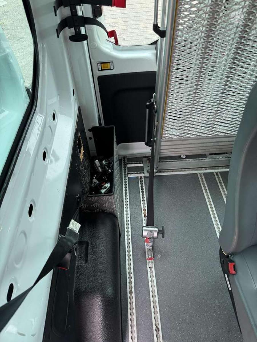 White Ford Transit 2016 in Taurage, with an engine capacity of 2.20 L and mileage of 237 thousand km for 8500 €, photo 15 on AUTOMOTO.COM.LV