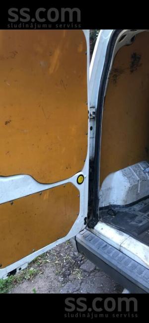 Balts Ford Transit 2006 Rīga, ar dzinēja tilpumu 1.80 L un nobraukumu 198 tūkst. km par 2550 €, foto 27 vietnē AUTOMOTO.COM.LV
