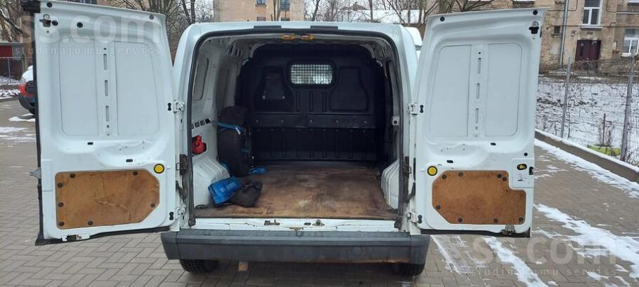 Balts Ford Transit 2014 Tukums, ar dzinēja tilpumu 1.80 L un nobraukumu 374 tūkst. km par 3999 €, foto 3 vietnē AUTOMOTO.COM.LV