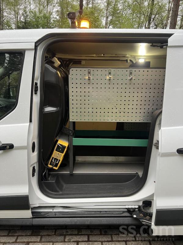 Balts Ford Transit 2015 Rīga, ar dzinēja tilpumu 1.60 L un nobraukumu 197 tūkst. km par 8999 €, foto 4 vietnē AUTOMOTO.COM.LV