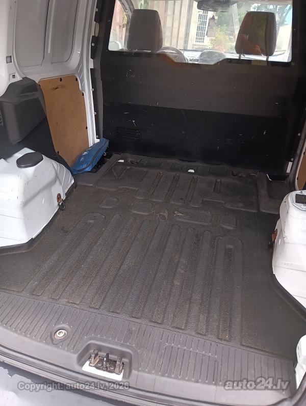Balts Ford Transit 2016 Tallina, ar dzinēja tilpumu 1.50 L un nobraukumu 303 tūkst. km par 4200 €, foto 9 vietnē AUTOMOTO.COM.LV