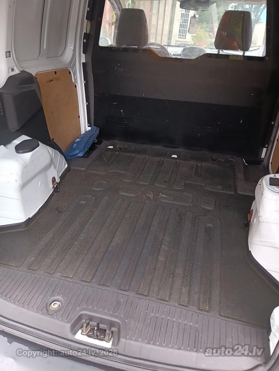 Balts Ford Transit 2016 Tallina, ar dzinēja tilpumu 1.50 L un nobraukumu 303 tūkst. km par 4200 €, foto 10 vietnē AUTOMOTO.COM.LV