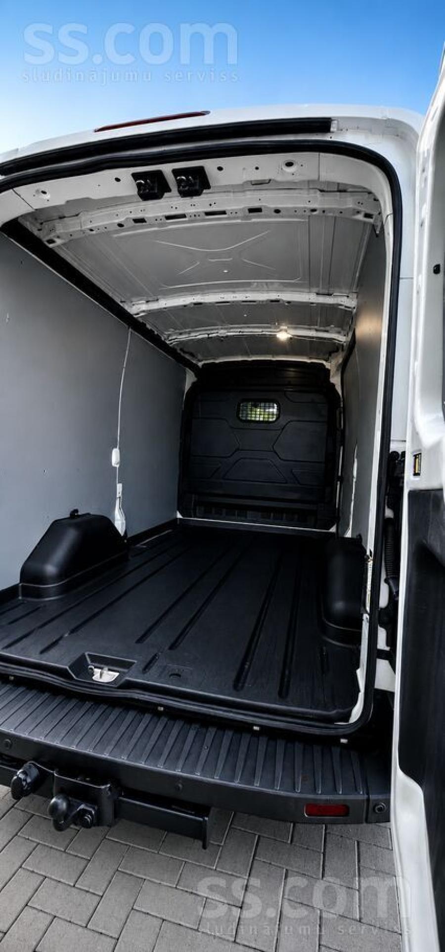 Balts Ford Transit 2018 Jelgava, ar dzinēja tilpumu 2.00 L un nobraukumu 248 tūkst. km par 8000 €, foto 9 vietnē AUTOMOTO.COM.LV