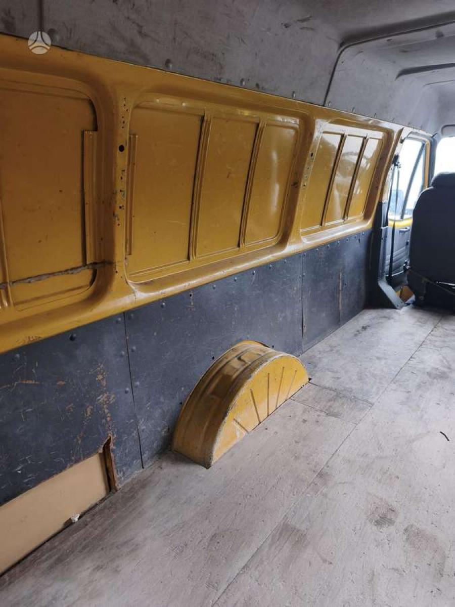 Yellow Ford Transit 1990 in Panevezys, with an engine capacity of 2.50 L and mileage of 66 thousand km for 2200 €, photo 18 on AUTOMOTO.COM.LV