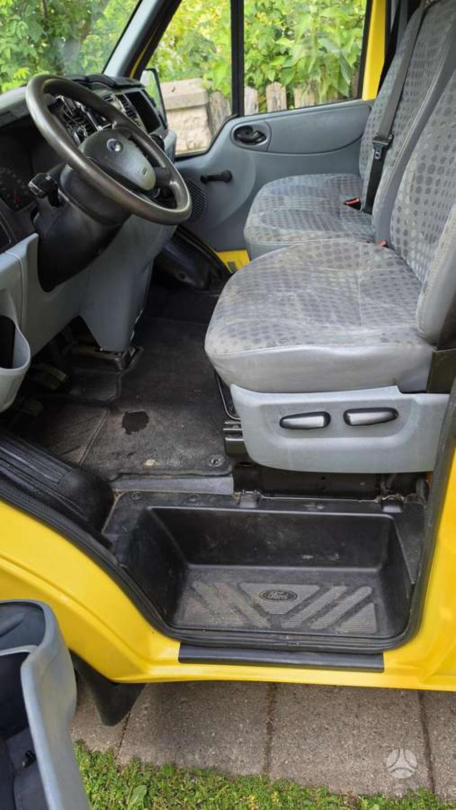 Yellow Ford Transit 2007 in Vilnius, with an engine capacity of 2.20 L and mileage of 191 thousand km for 4800 €, photo 15 on AUTOMOTO.COM.LV