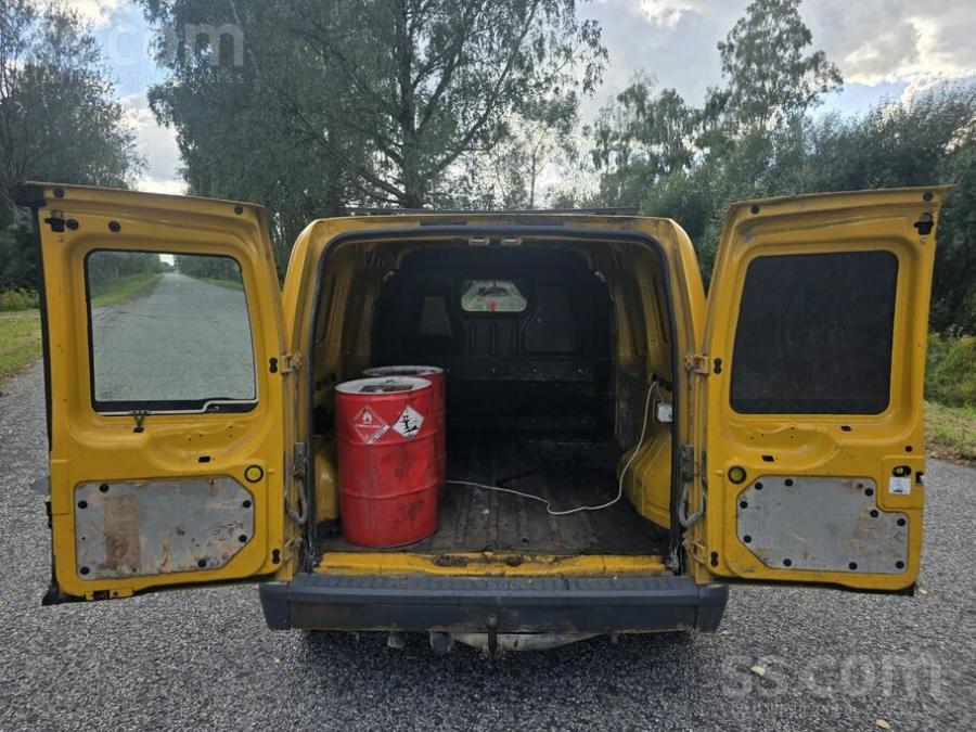 Yellow Ford Transit 2006 in Riga, with an engine capacity of 1.80 L and mileage of 294 thousand km for 1300 €, photo 9 on AUTOMOTO.COM.LV